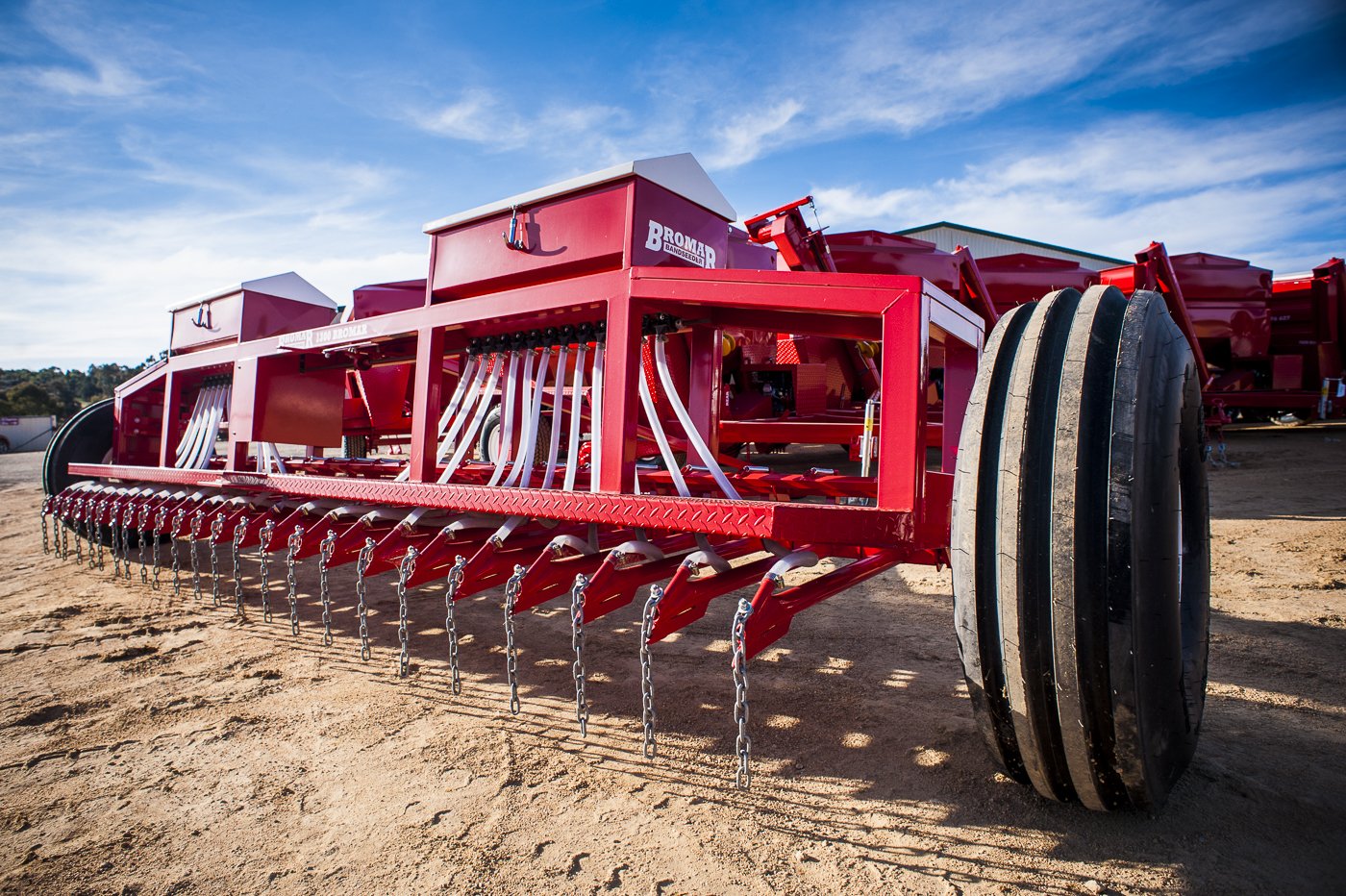 Bromar Multifeeder: Versatile Twin-Bin Agricultural Feeder