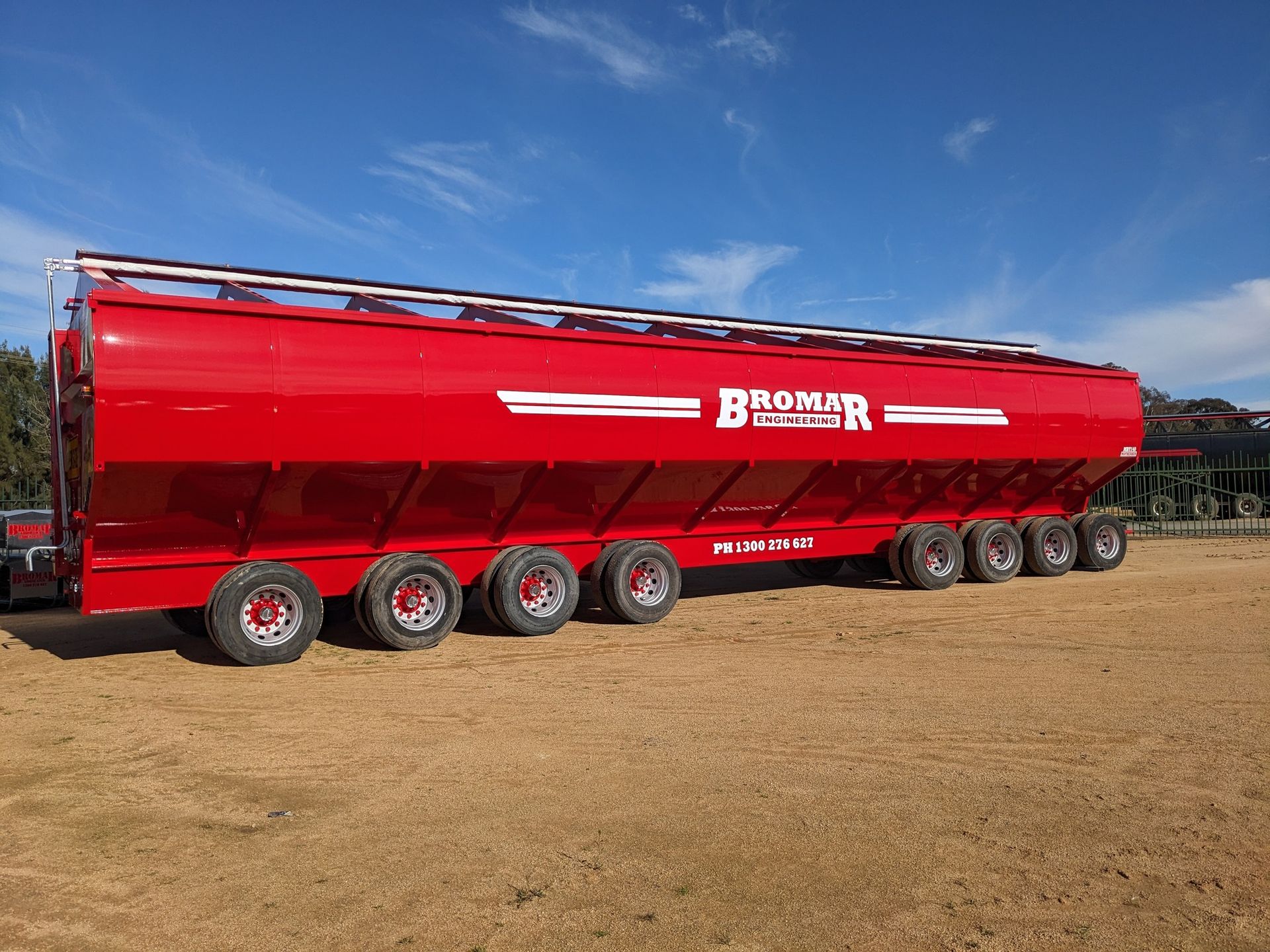 Bromar Multifeeder: Versatile Twin-Bin Agricultural Feeder