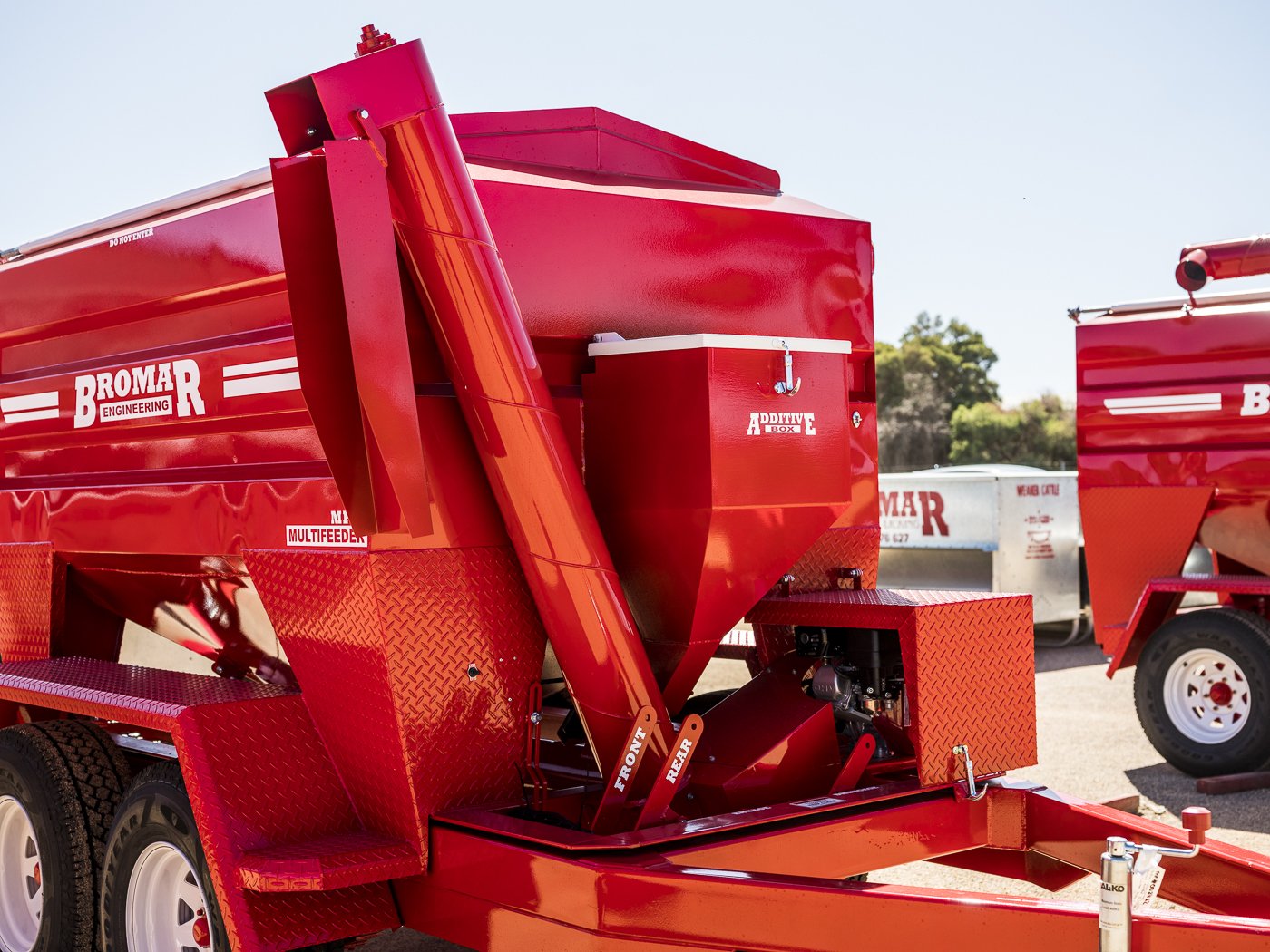 Bromar Multifeeder: Versatile Twin-Bin Agricultural Feeder